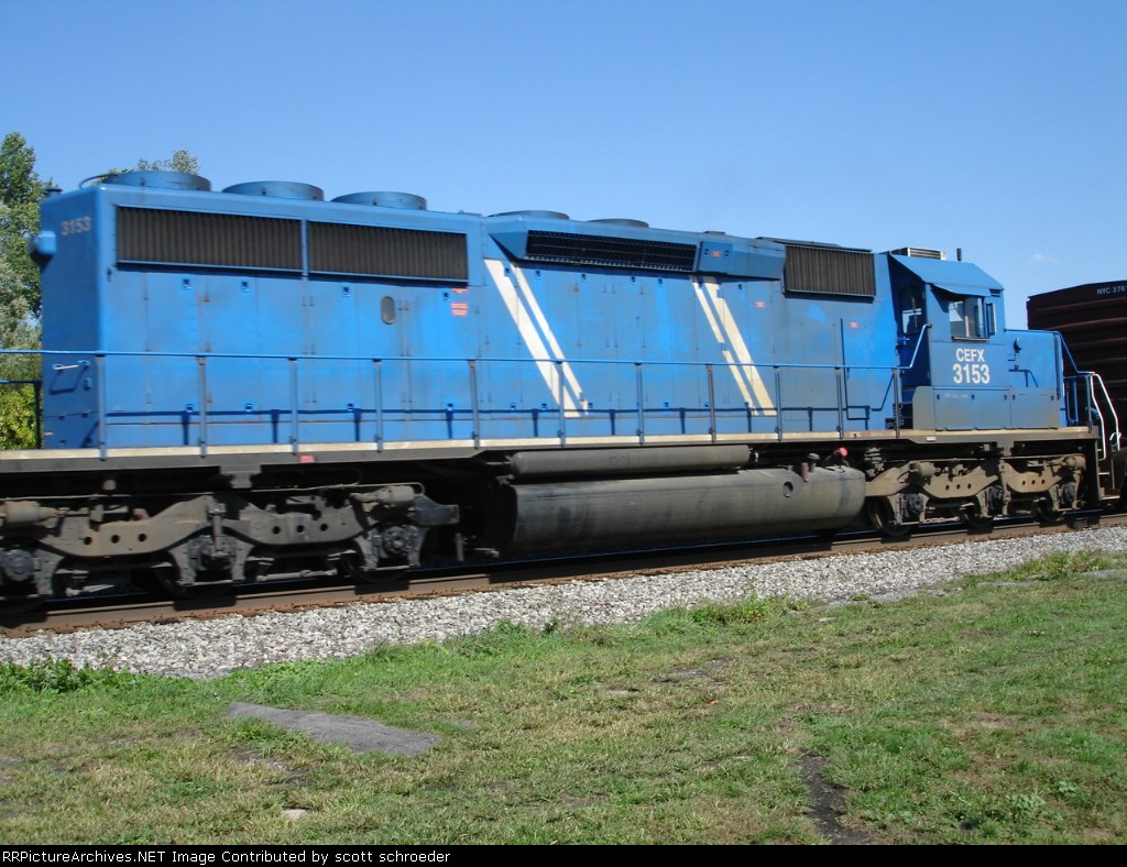 CEFX 3153 stuck at the rear of this 5-loco consist